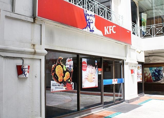 KFC (เคเอฟซี) - American Fast food restaurant Casaul Dining in Wang ...