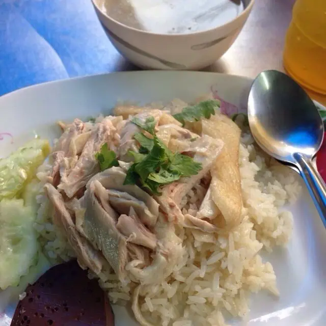 เจ๊น้อยข้าวมันไก่ - Thai food - general Chicken Rice Individual Dish in ...