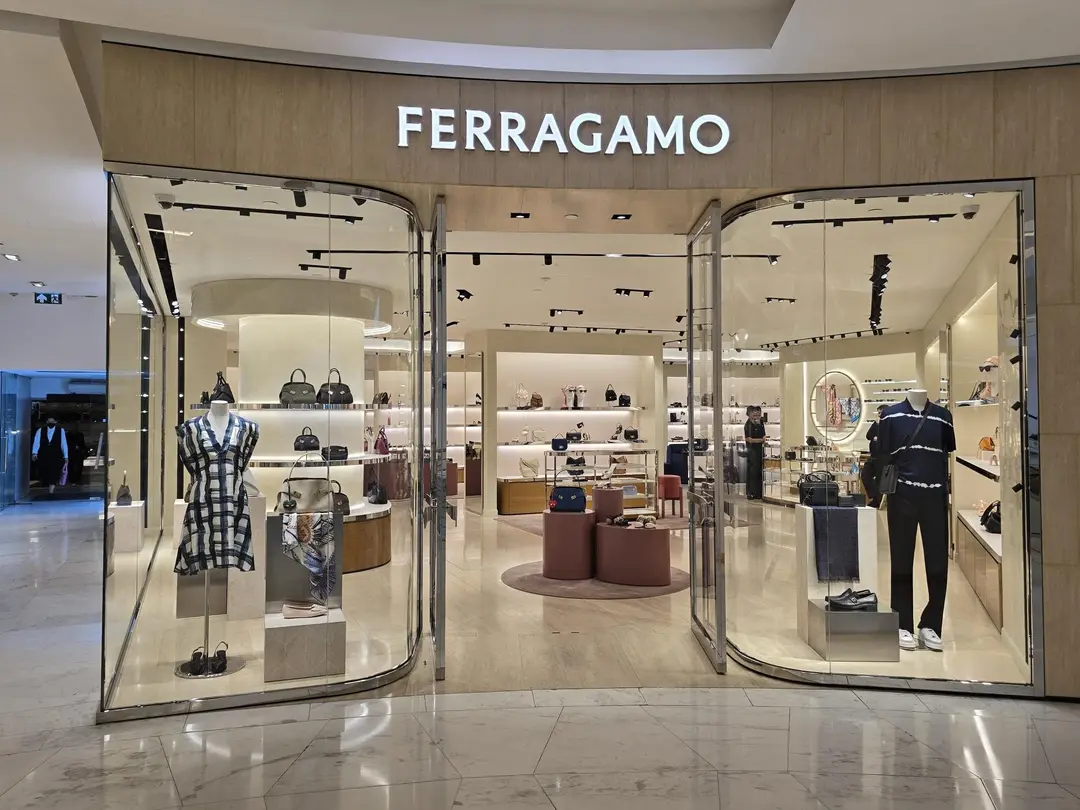 Ferragamo - เสื้อผ้า in คลองตัน เอ็มโพเรี่ยม กรุงเทพและปริมณฑล ...
