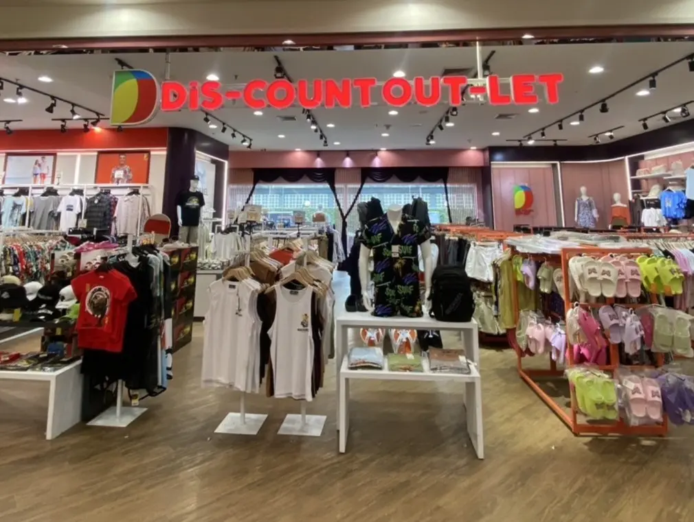 DISCOUNT OUTLET - เสื้อผ้า in วังใหม่ MBK Center กรุงเทพและปริมณฑล | OpenRice ไทย