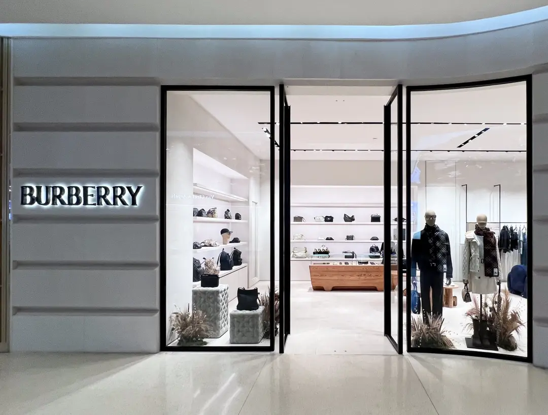 Burberry - เสื้อผ้า in Lum Phi Ni เซ็นทรัล เอ็มบาสซี่ กรุงเทพและปริมณฑล ...