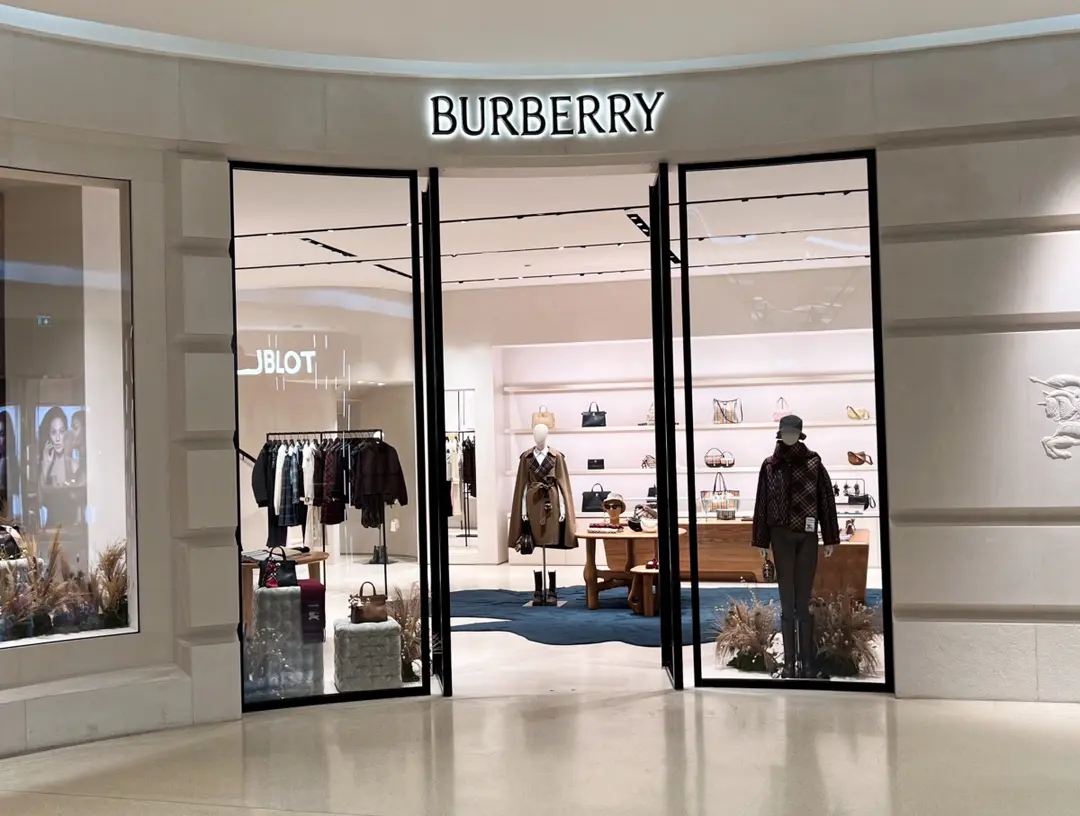 Burberry - เสื้อผ้า in ลุมพินี เซ็นทรัล เอ็มบาสซี่ กรุงเทพและปริมณฑล ...