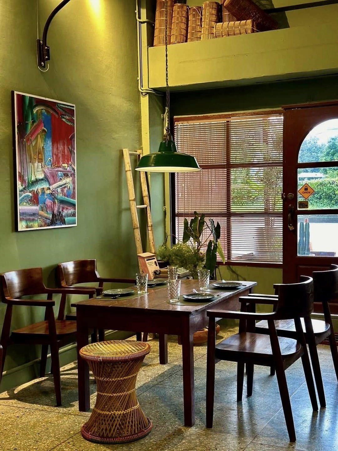 Chawee - Thai food - general Casaul Dining in Chang Phueak Chiang Mai ...