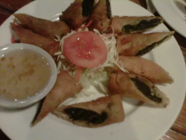 ปอเปี๊ยะไส้ผักขม (6 ชิ้น) Spinach Spring Roll 135 บาท - Horse Barn's ...