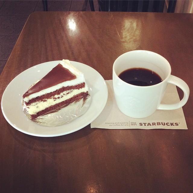 Chocolate cake - Starbucks Coffee (สตาร์บัคส์)'s photo in Din Daeng ...