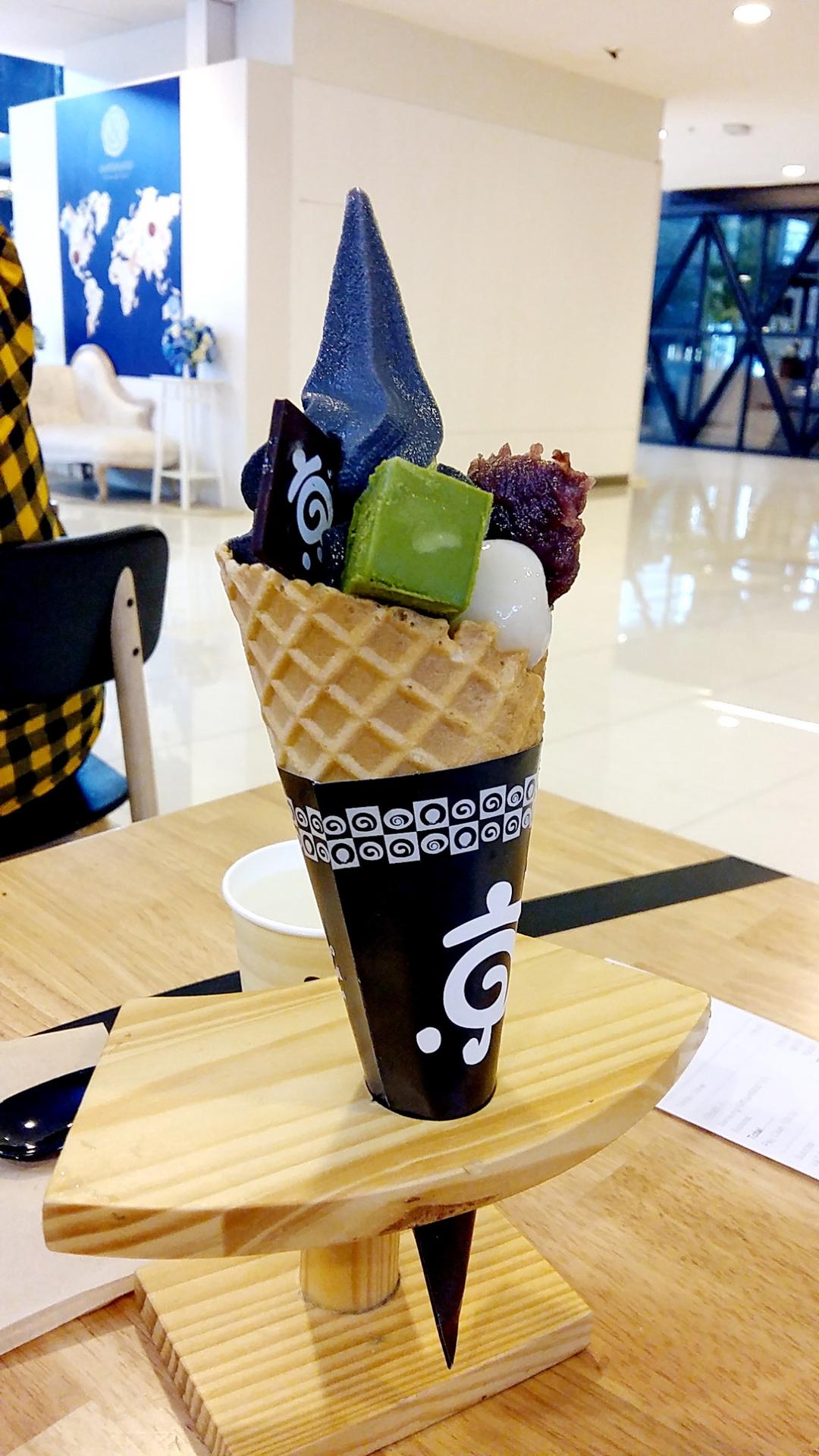 Cone Parfait - รูปภาพร้าน Kyo Roll En (เคียว โรล เอ็น) ใน ปทุมวัน ...