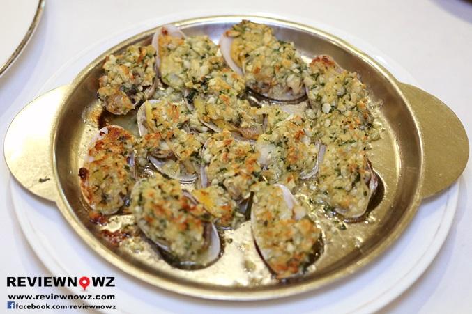 Les coques au beurre - Lyon French Cuisine's photo in Lum Phi Ni ...